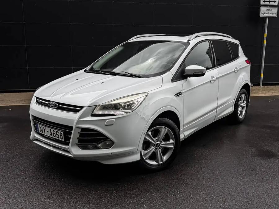 White Ford Kuga 2014 in Jelgava, with an engine capacity of 2.20 L and mileage of 240 thousand km for 7995 €, photo 4 on AUTOMOTO.COM.LV