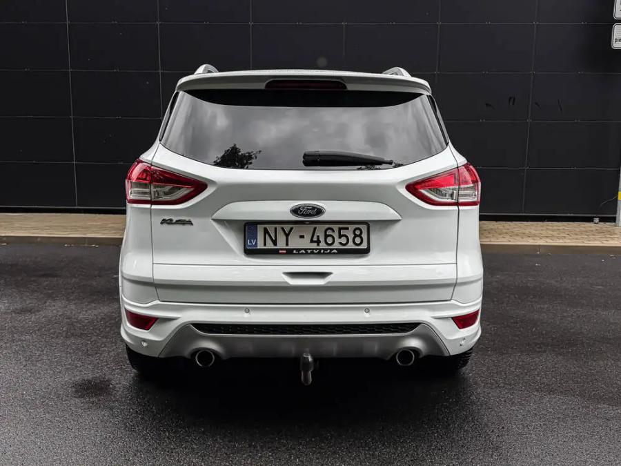 White Ford Kuga 2014 in Jelgava, with an engine capacity of 2.20 L and mileage of 240 thousand km for 7995 €, photo 6 on AUTOMOTO.COM.LV