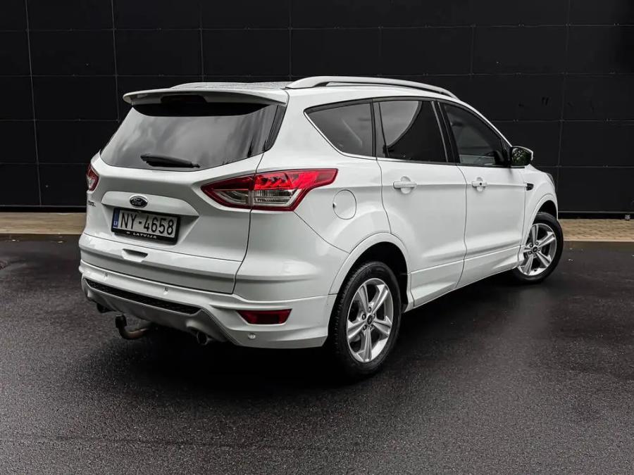 White Ford Kuga 2014 in Jelgava, with an engine capacity of 2.20 L and mileage of 240 thousand km for 7995 €, photo 7 on AUTOMOTO.COM.LV