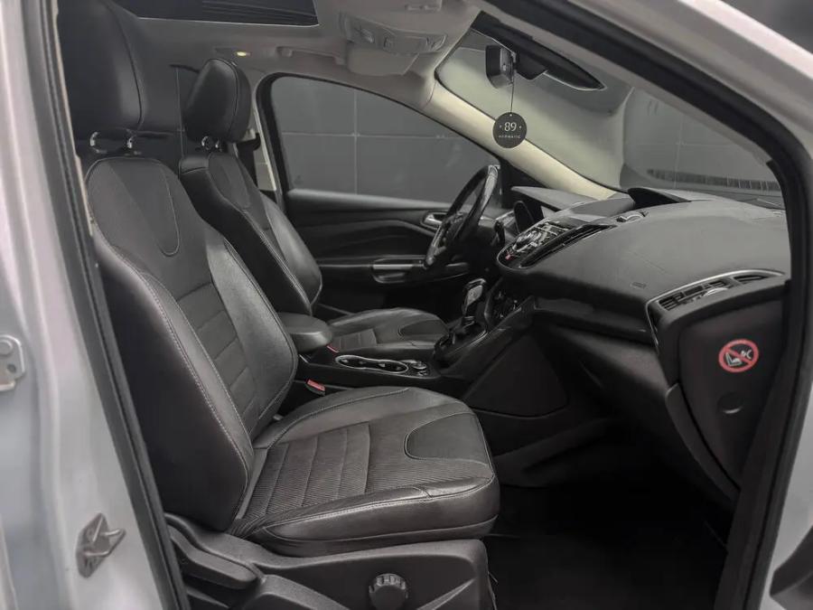 White Ford Kuga 2014 in Jelgava, with an engine capacity of 2.20 L and mileage of 240 thousand km for 7995 €, photo 8 on AUTOMOTO.COM.LV