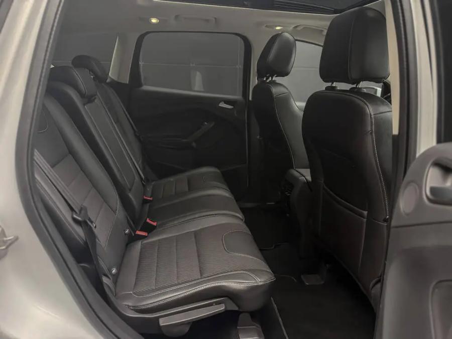 White Ford Kuga 2014 in Jelgava, with an engine capacity of 2.20 L and mileage of 240 thousand km for 7995 €, photo 9 on AUTOMOTO.COM.LV