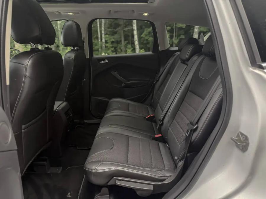 White Ford Kuga 2014 in Jelgava, with an engine capacity of 2.20 L and mileage of 240 thousand km for 7995 €, photo 10 on AUTOMOTO.COM.LV