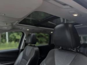 White Ford Kuga 2014 in Jelgava, with an engine capacity of 2.20 L and mileage of 240 thousand km for 7995 €, photo 12 on AUTOMOTO.COM.LV