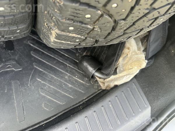 Balts Ford Kuga 2014 Rīga, ar dzinēja tilpumu 1.60 L un nobraukumu 280 tūkst. km par 5950 €, foto 8 vietnē AUTOMOTO.COM.LV