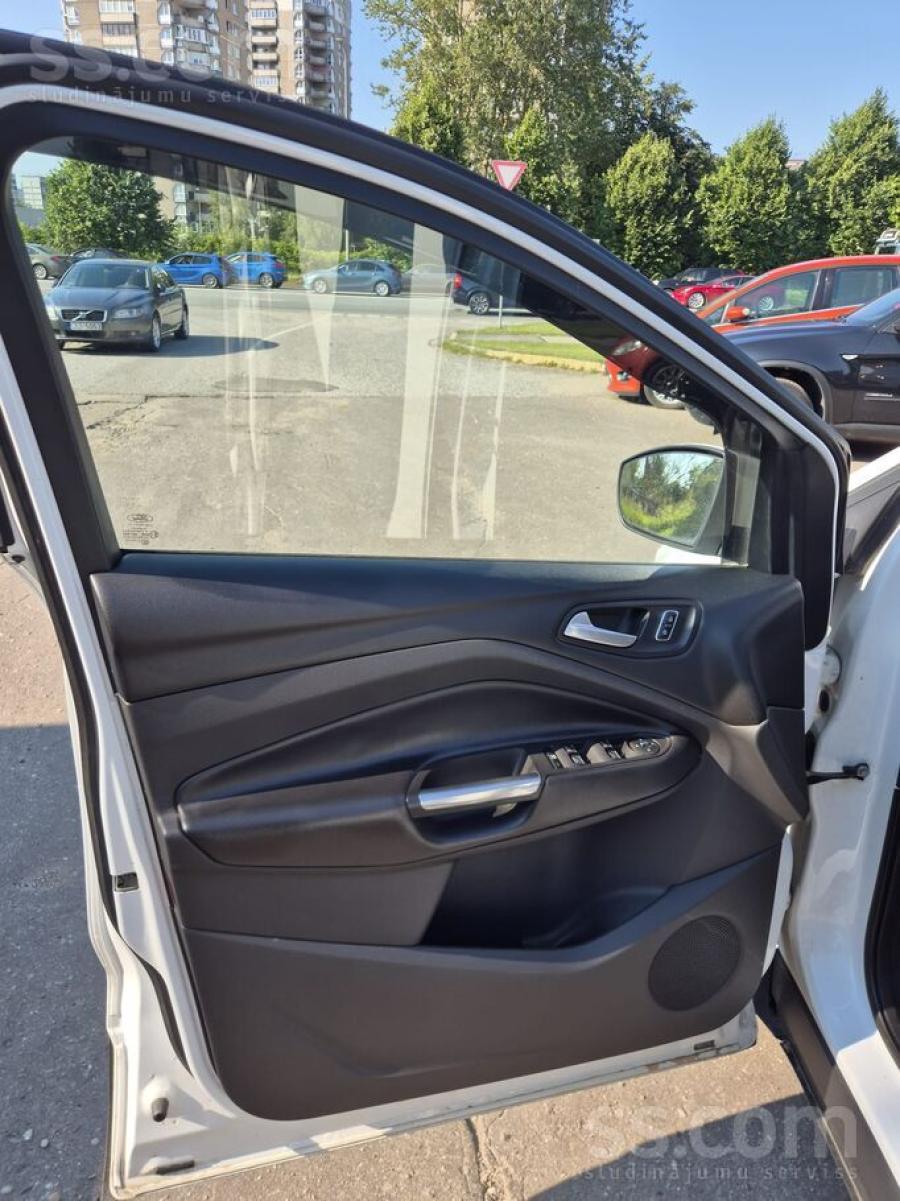 Balts Ford Kuga 2014 Rīga, ar dzinēja tilpumu 2.00 L un nobraukumu 254 tūkst. km par 8490 €, foto 12 vietnē AUTOMOTO.COM.LV