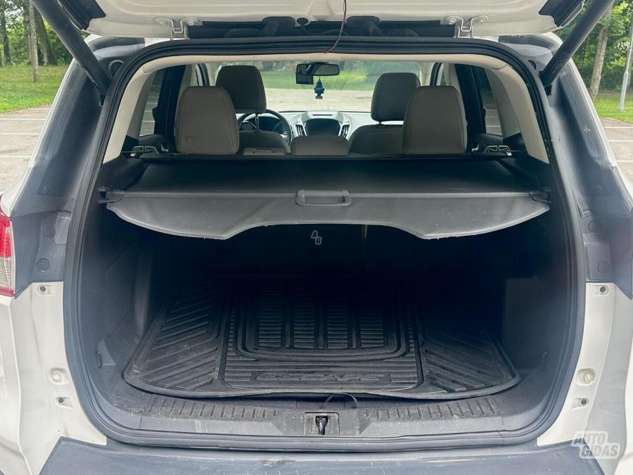 White Ford Kuga 2014 in Alytus, with an engine capacity of 2.00 L and mileage of 108 thousand km for 8300 €, photo 14 on AUTOMOTO.COM.LV