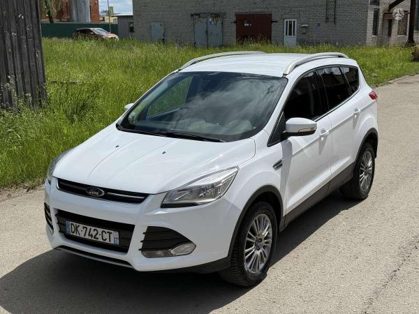 White Ford Kuga 2014 in Alytus, with an engine capacity of 2.00 L and mileage of 283 thousand km for 6600 €, photo 1 on AUTOMOTO.COM.LV