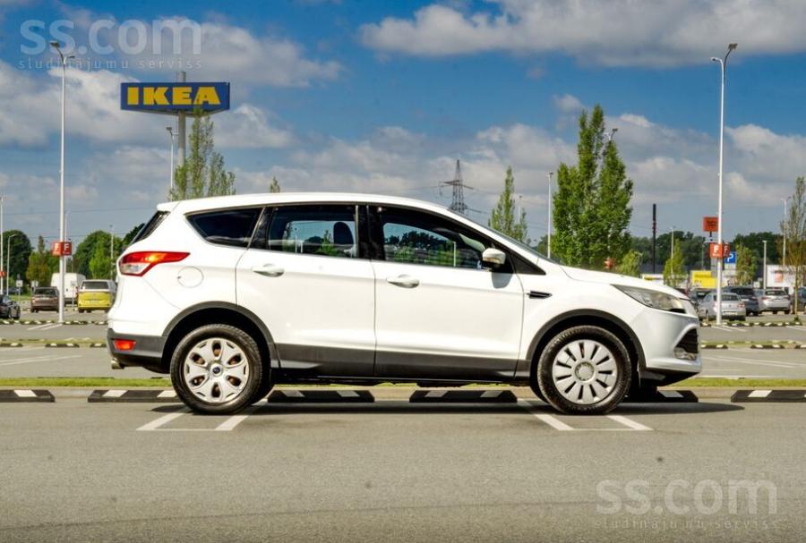 White Ford Kuga 2014 in Riga, with an engine capacity of 2.00 L and mileage of 254 thousand km for 7790 €, photo 9 on AUTOMOTO.COM.LV
