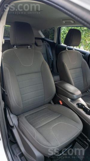 White Ford Kuga 2014 in Riga, with an engine capacity of 2.00 L and mileage of 254 thousand km for 7790 €, photo 24 on AUTOMOTO.COM.LV