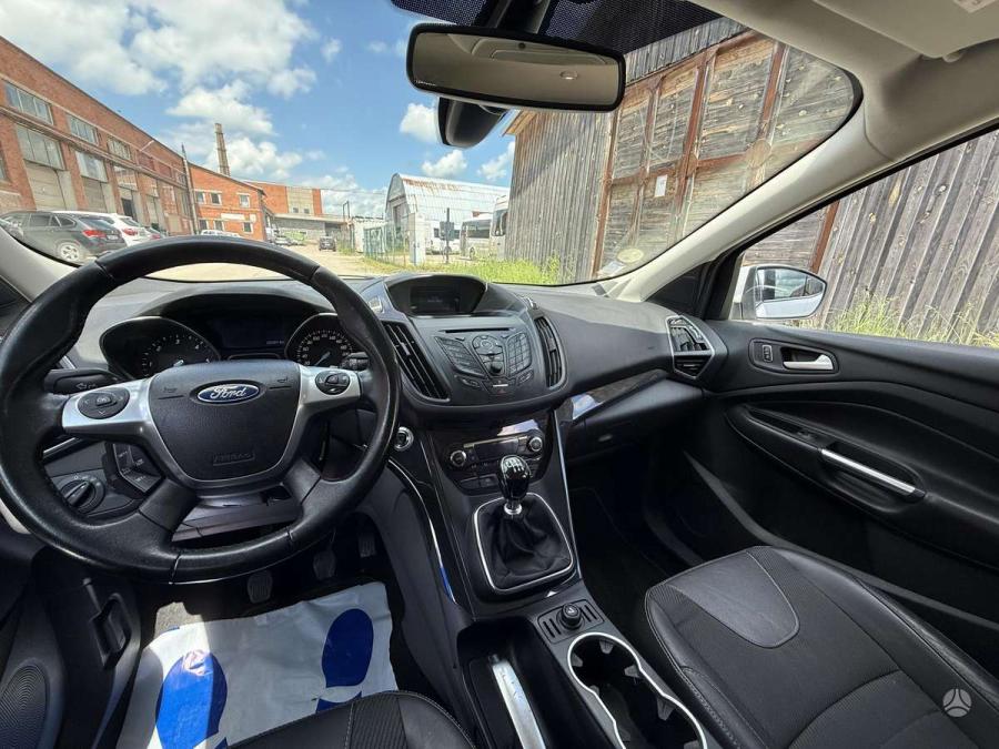 White Ford Kuga 2014 in Alytus, with an engine capacity of 2.00 L and mileage of 283 thousand km for 6500 €, photo 14 on AUTOMOTO.COM.LV