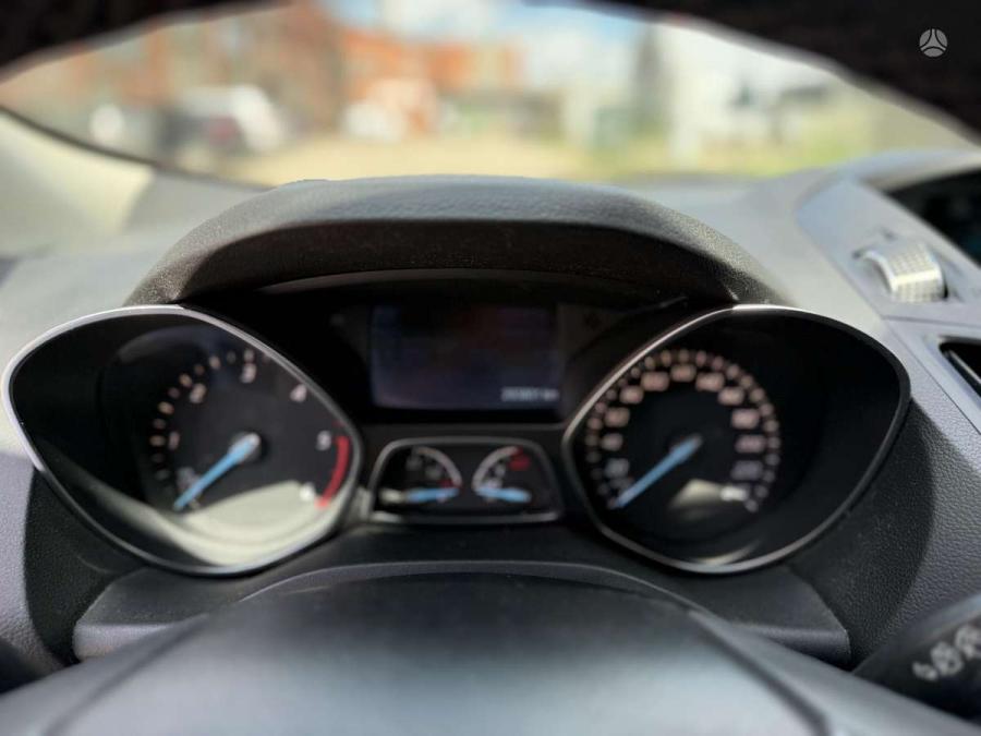 White Ford Kuga 2014 in Alytus, with an engine capacity of 2.00 L and mileage of 283 thousand km for 6500 €, photo 16 on AUTOMOTO.COM.LV