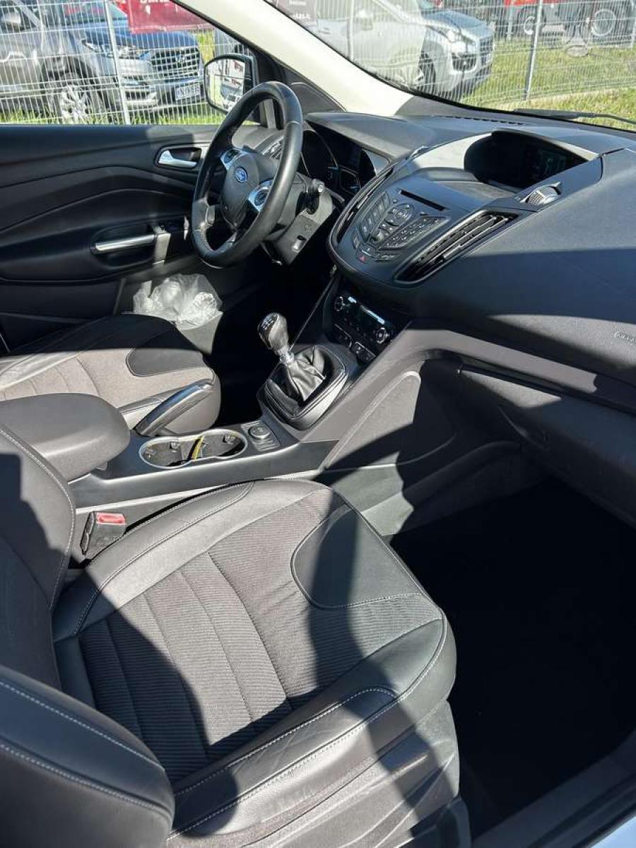 White Ford Kuga 2014 in Panevezys, with an engine capacity of 2.00 L and mileage of 199 thousand km for 6550 €, photo 10 on AUTOMOTO.COM.LV