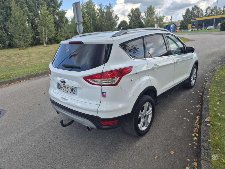 White Ford Kuga 2014 in Taurage, with an engine capacity of 2.00 L and mileage of 108 thousand km for 8200 €, photo 6 on AUTOMOTO.COM.LV