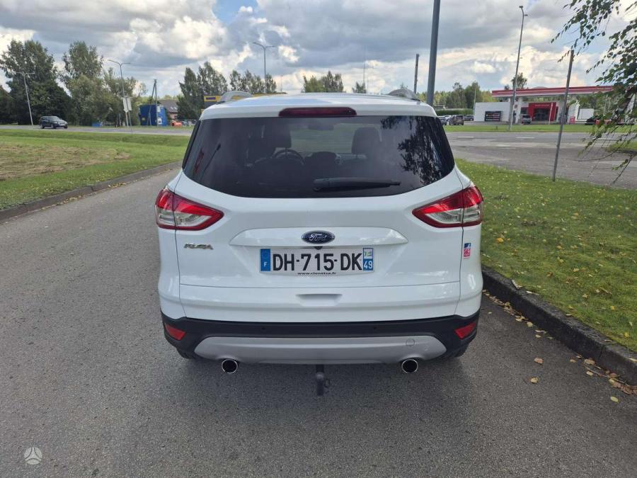 White Ford Kuga 2014 in Taurage, with an engine capacity of 2.00 L and mileage of 108 thousand km for 8200 €, photo 7 on AUTOMOTO.COM.LV