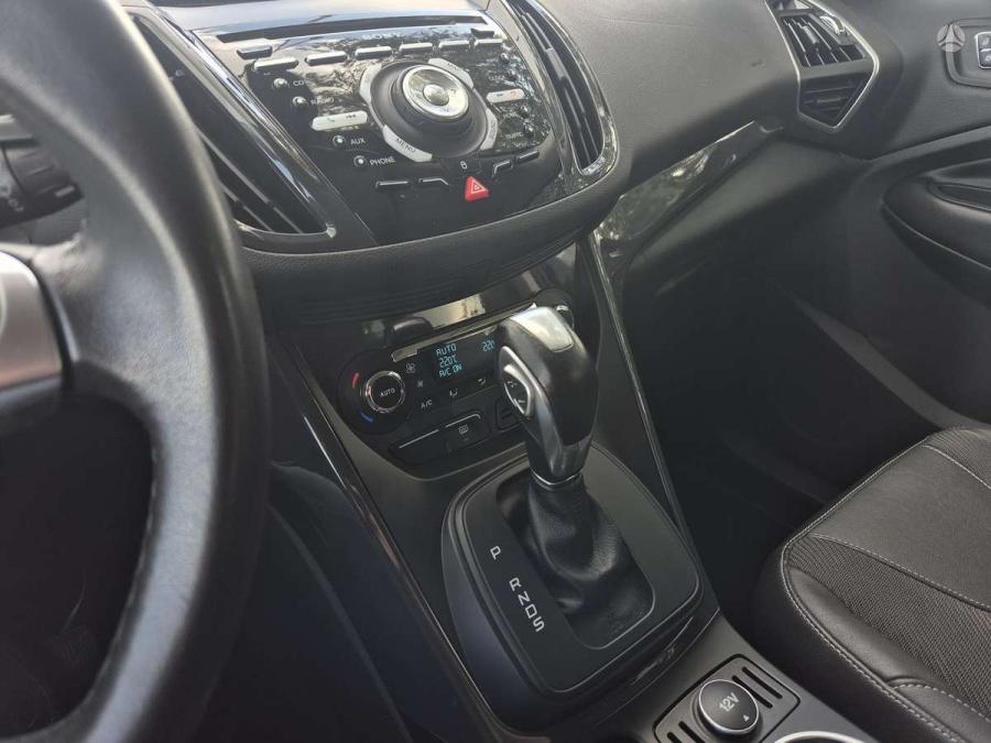 White Ford Kuga 2014 in Taurage, with an engine capacity of 2.00 L and mileage of 108 thousand km for 8200 €, photo 14 on AUTOMOTO.COM.LV