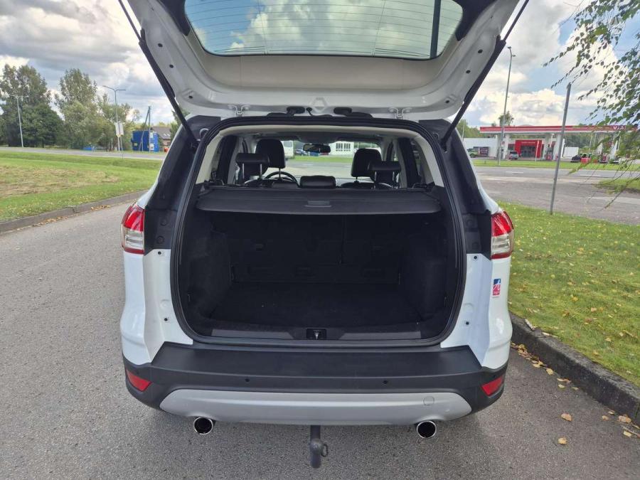 White Ford Kuga 2014 in Taurage, with an engine capacity of 2.00 L and mileage of 108 thousand km for 8200 €, photo 17 on AUTOMOTO.COM.LV