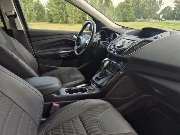 White Ford Kuga 2014 in Taurage, with an engine capacity of 2.00 L and mileage of 108 thousand km for 8200 €, photo 11 on AUTOMOTO.COM.LV