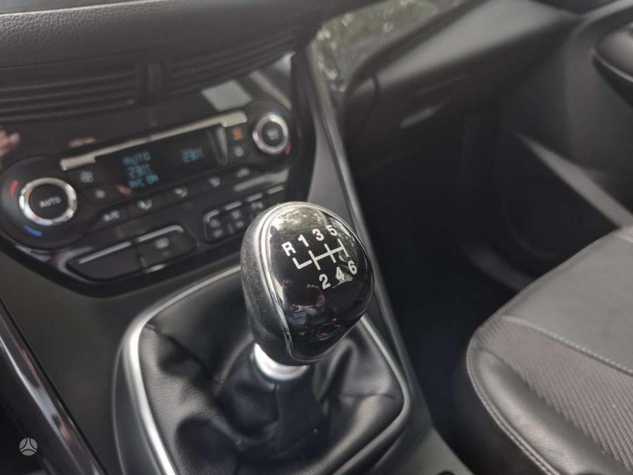 White Ford Kuga 2014 in Taurage, with an engine capacity of 2.00 L and mileage of 266 thousand km for 6800 €, photo 15 on AUTOMOTO.COM.LV