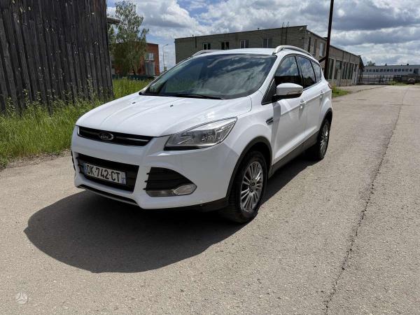 White Ford Kuga 2014 in Alytus, with an engine capacity of 2.00 L and mileage of 283 thousand km for 6400 €, photo 3 on AUTOMOTO.COM.LV