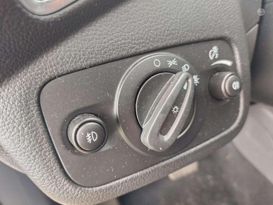 Balts Ford Kuga 2014 Marijampole, ar dzinēja tilpumu 2.00 L un nobraukumu 183 tūkst. km par 5900 €, foto 16 vietnē AUTOMOTO.COM.LV