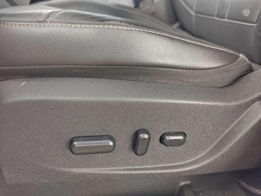 Balts Ford Kuga 2014 Marijampole, ar dzinēja tilpumu 2.00 L un nobraukumu 183 tūkst. km par 5900 €, foto 18 vietnē AUTOMOTO.COM.LV
