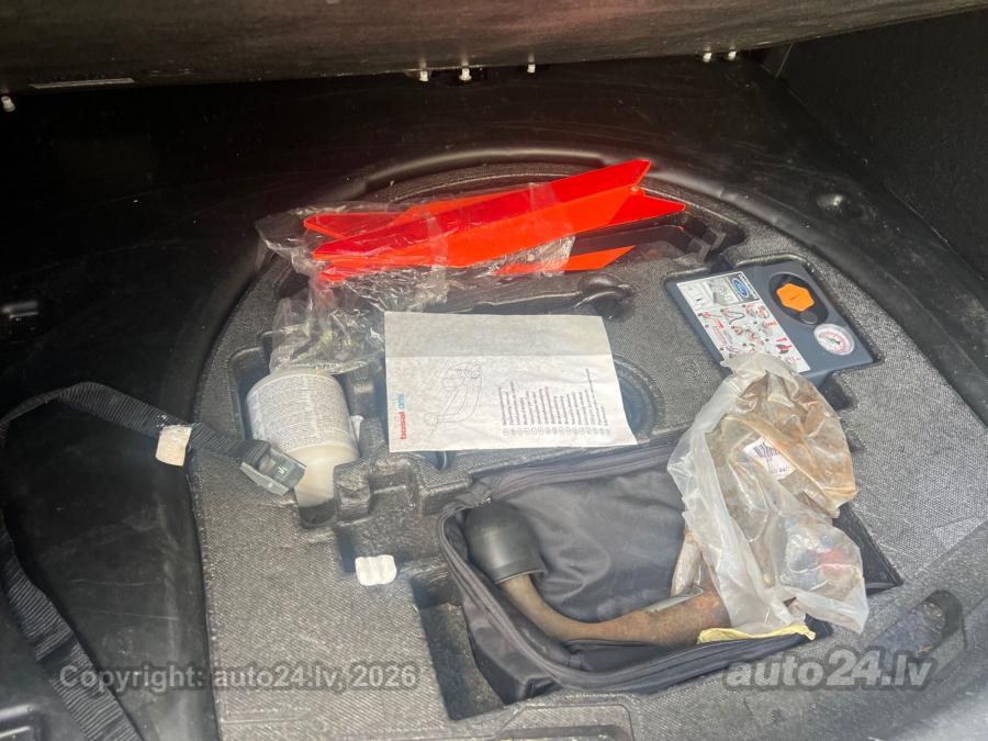 Balts Ford Kuga 2014 Pērnava, ar dzinēja tilpumu 2.00 L un nobraukumu 104 tūkst. km par 11999 €, foto 18 vietnē AUTOMOTO.COM.LV