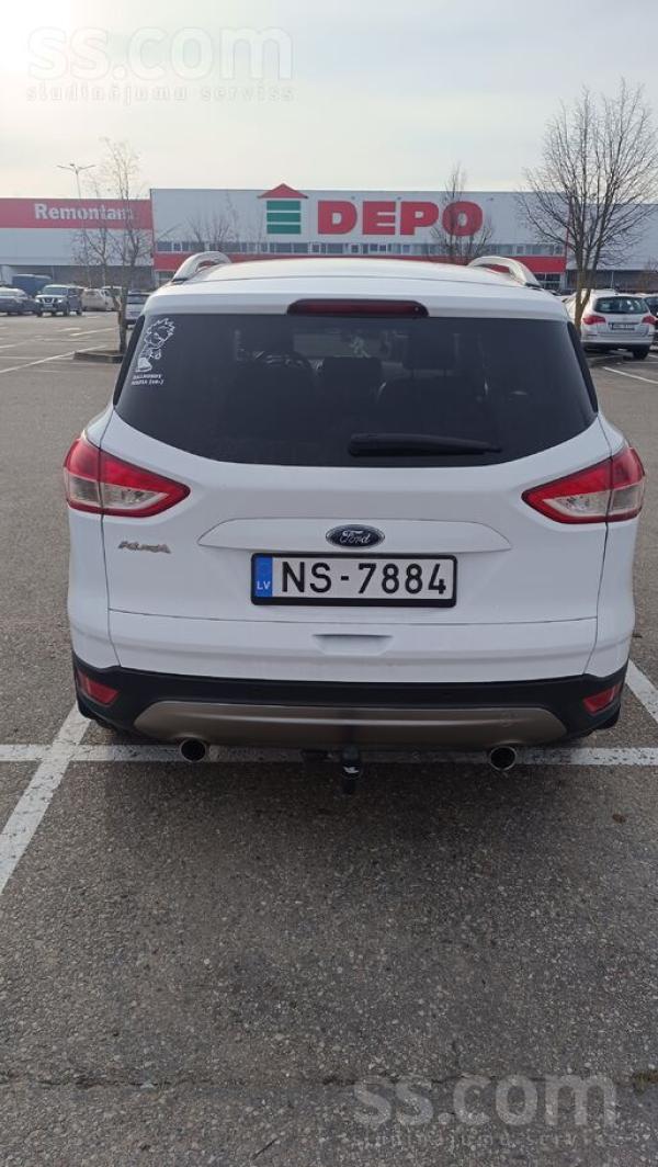 Ford Kuga 2014 Daugavpils vietnē Balts Ford Kuga 2014 Daugavpils, ar dzinēja tilpumu 2.00 L un nobraukumu 218 tūkst. km par 8000 €, foto 5 vietnē AUTOMOTO.COM.LV