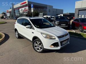 White Ford Kuga 2014 in Riga, with an engine capacity of 2.00 L and mileage of 206 thousand km for 7990 €, photo 1 on AUTOMOTO.COM.LV