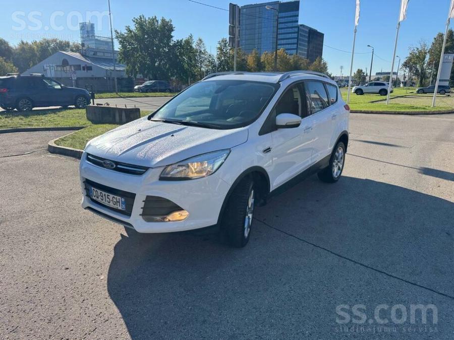 White Ford Kuga 2014 in Riga, with an engine capacity of 2.00 L and mileage of 206 thousand km for 7990 €, photo 6 on AUTOMOTO.COM.LV