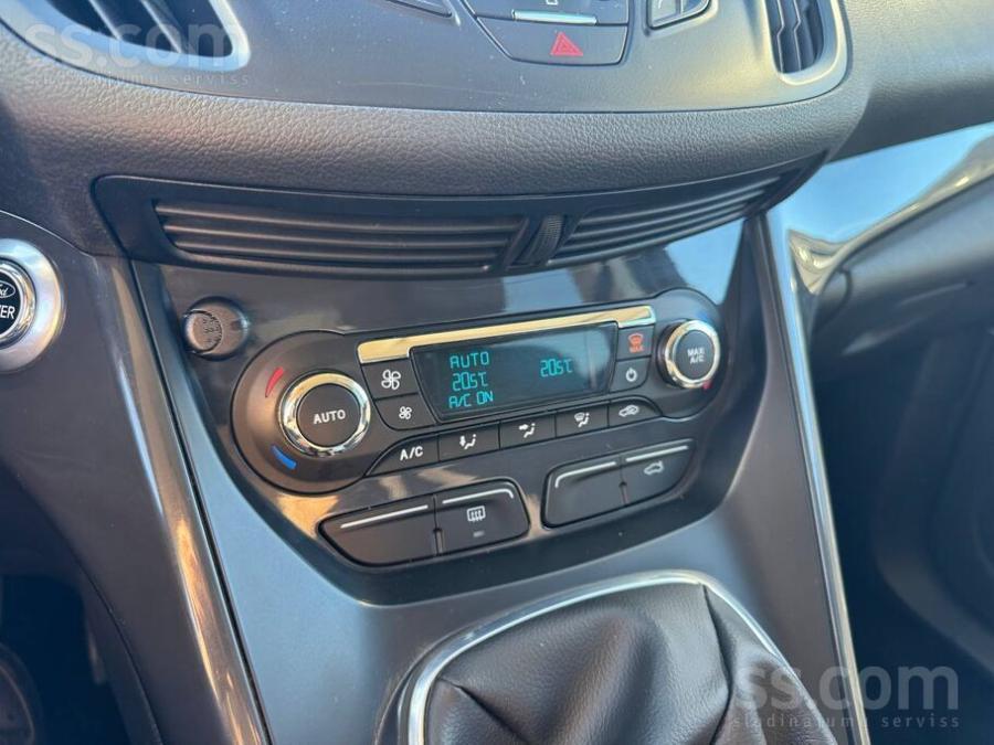 White Ford Kuga 2014 in Riga, with an engine capacity of 2.00 L and mileage of 206 thousand km for 7990 €, photo 8 on AUTOMOTO.COM.LV