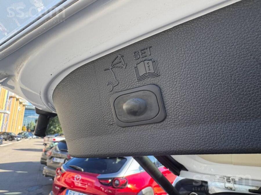 White Ford Kuga 2014 in Riga, with an engine capacity of 2.00 L and mileage of 206 thousand km for 7990 €, photo 13 on AUTOMOTO.COM.LV