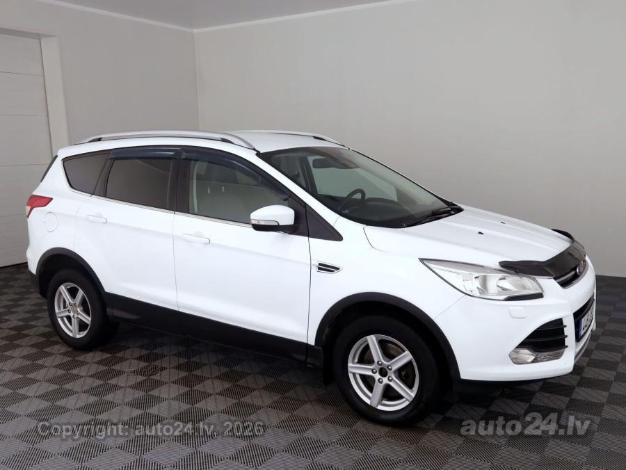 White Ford Kuga 2015 in Tallinn, with an engine capacity of 2.00 L and mileage of 349 thousand km for 3999 €, photo 1 on AUTOMOTO.COM.LV