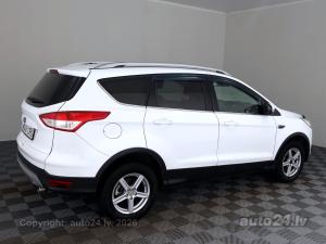 White Ford Kuga 2015 in Tallinn, with an engine capacity of 2.00 L and mileage of 349 thousand km for 3999 €, photo 4 on AUTOMOTO.COM.LV