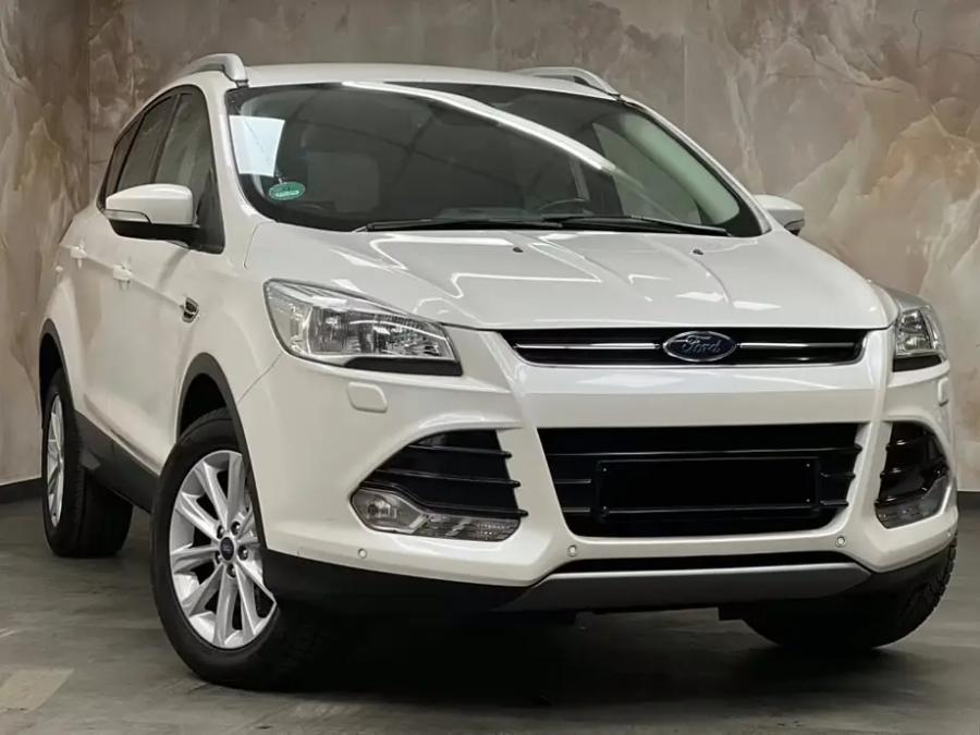 White Ford Kuga 2015 in Riga, with an engine capacity of 2.00 L and mileage of 187 thousand km for 10000 €, photo 5 on AUTOMOTO.COM.LV
