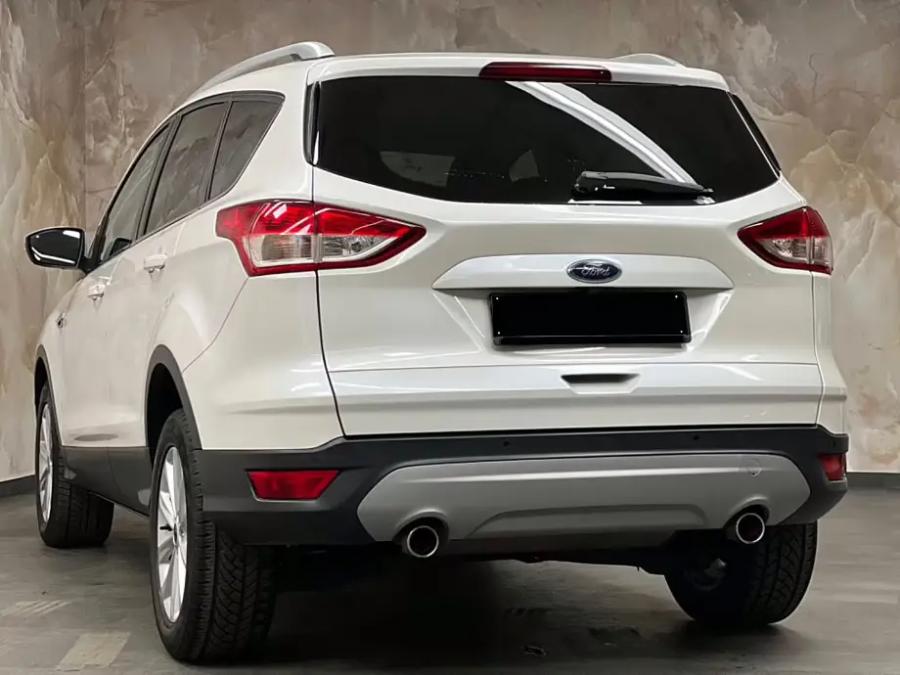 White Ford Kuga 2015 in Riga, with an engine capacity of 2.00 L and mileage of 187 thousand km for 10000 €, photo 6 on AUTOMOTO.COM.LV