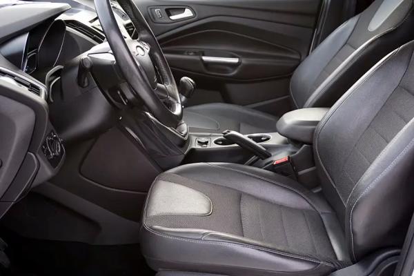 Balts Ford Kuga 2015 Rīga, ar dzinēja tilpumu 2.00 L un nobraukumu 187 tūkst. km par 10000 €, foto 10 vietnē AUTOMOTO.COM.LV
