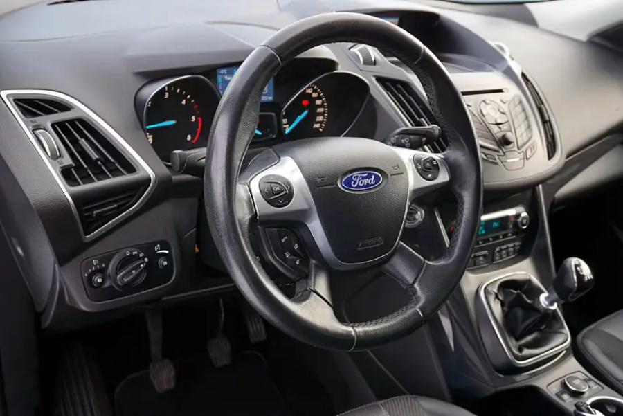 White Ford Kuga 2015 in Riga, with an engine capacity of 2.00 L and mileage of 187 thousand km for 10000 €, photo 12 on AUTOMOTO.COM.LV