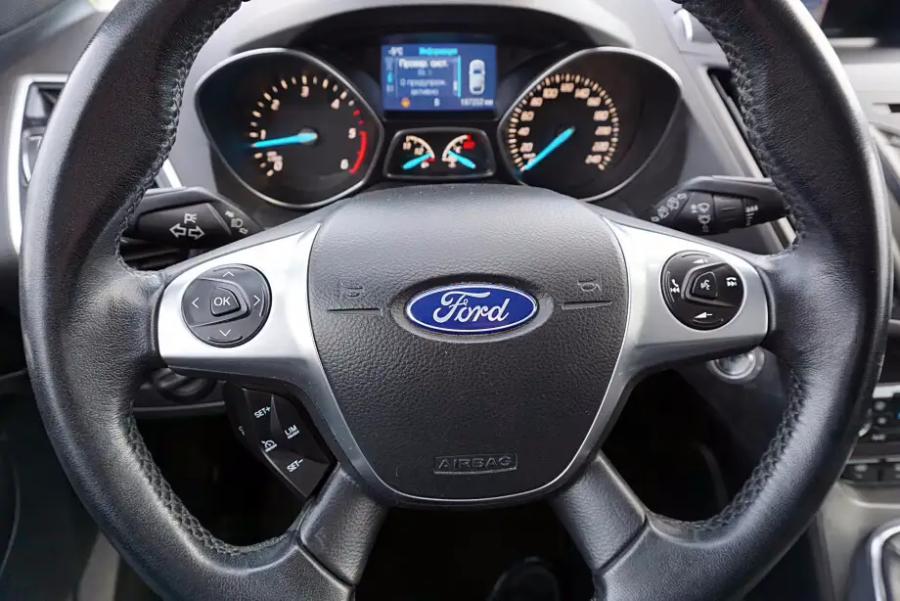 White Ford Kuga 2015 in Riga, with an engine capacity of 2.00 L and mileage of 187 thousand km for 10000 €, photo 13 on AUTOMOTO.COM.LV