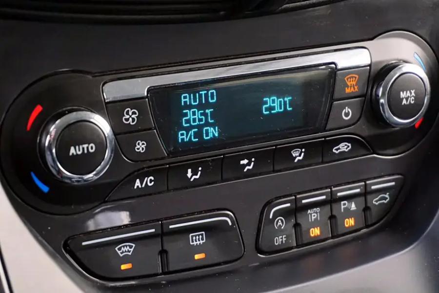 White Ford Kuga 2015 in Riga, with an engine capacity of 2.00 L and mileage of 187 thousand km for 10000 €, photo 15 on AUTOMOTO.COM.LV