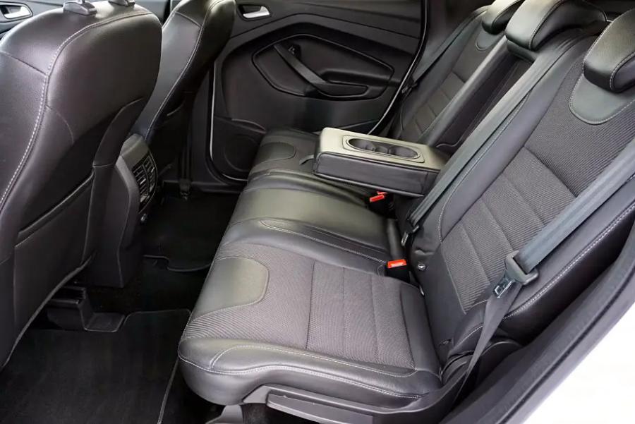 White Ford Kuga 2015 in Riga, with an engine capacity of 2.00 L and mileage of 187 thousand km for 10000 €, photo 21 on AUTOMOTO.COM.LV
