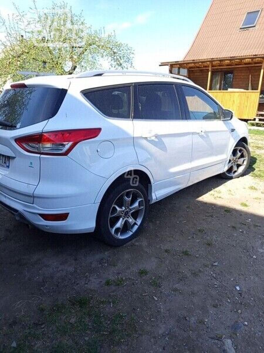 White Ford Kuga 2015 in Kaunas, with an engine capacity of 2.00 L and mileage of 239 thousand km for 5600 €, photo 5 on AUTOMOTO.COM.LV