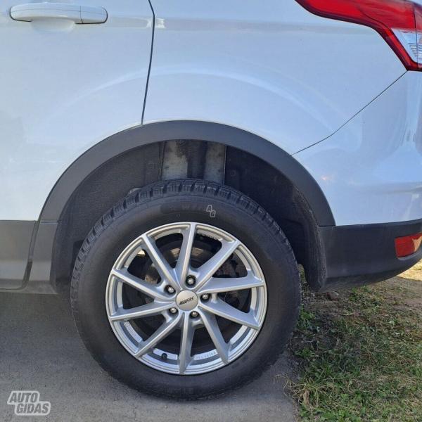 White Ford Kuga 2015 in Siauliai, with an engine capacity of 1.50 L and mileage of 91 thousand km for 6950 €, photo 5 on AUTOMOTO.COM.LV