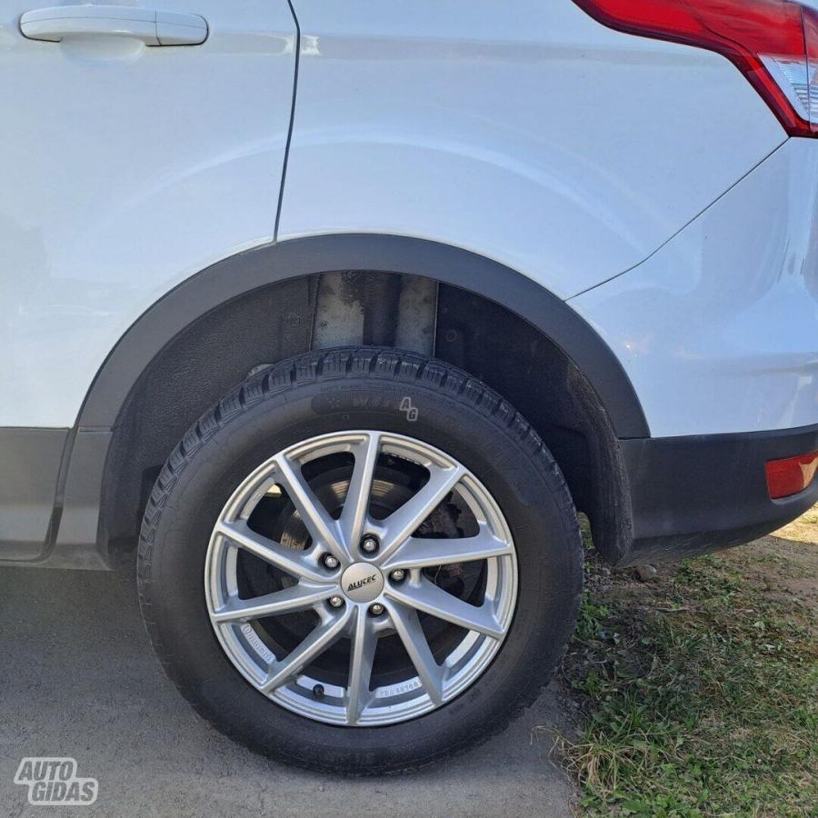 White Ford Kuga 2015 in Siauliai, with an engine capacity of 1.50 L and mileage of 91 thousand km for 6950 €, photo 6 on AUTOMOTO.COM.LV