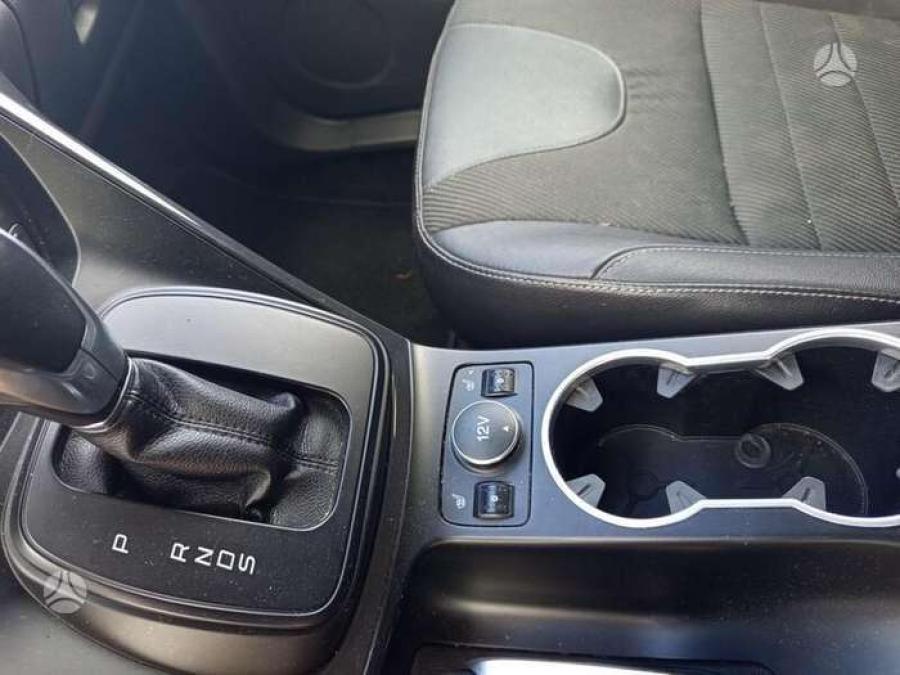 White Ford Kuga 2015 in Kaunas, with an engine capacity of 2.00 L and mileage of 235 thousand km for 5500 €, photo 9 on AUTOMOTO.COM.LV