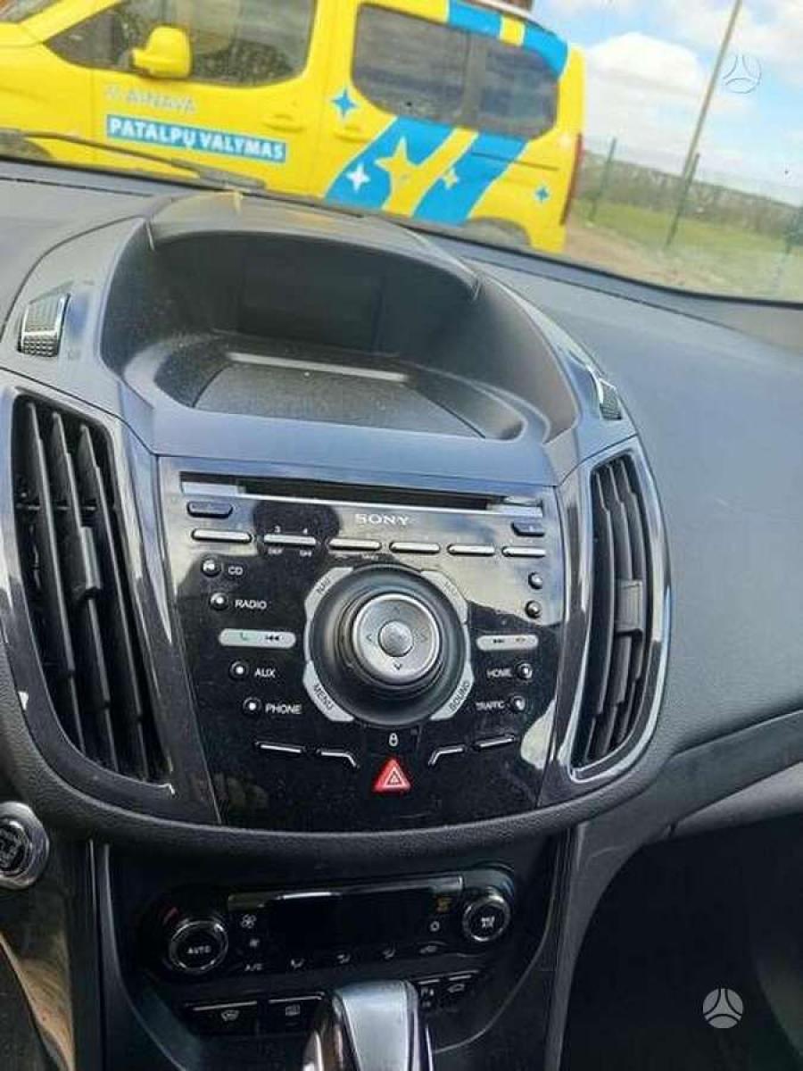 White Ford Kuga 2015 in Kaunas, with an engine capacity of 2.00 L and mileage of 235 thousand km for 5500 €, photo 10 on AUTOMOTO.COM.LV