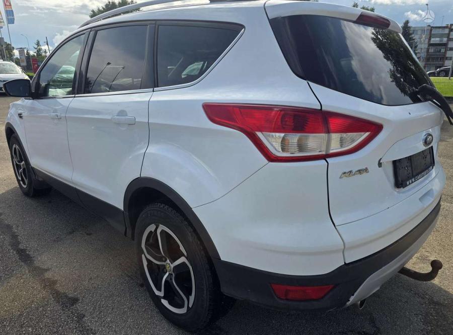 White Ford Kuga 2015 in Marijampole, with an engine capacity of 2.00 L and mileage of 329 thousand km for 5900 €, photo 4 on AUTOMOTO.COM.LV