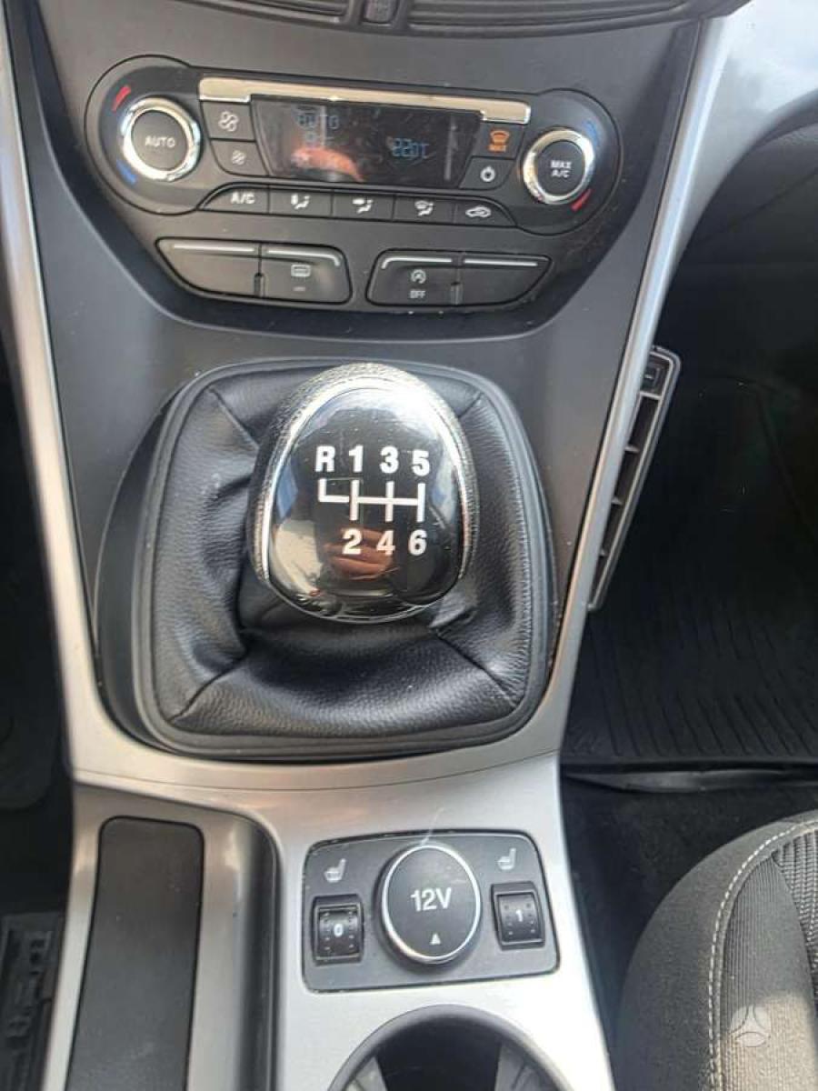 White Ford Kuga 2015 in Marijampole, with an engine capacity of 2.00 L and mileage of 329 thousand km for 5900 €, photo 13 on AUTOMOTO.COM.LV