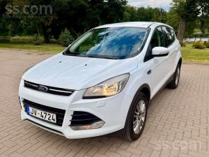 Белый Форд Куга 2015 в Валмиера, объемом двигателя 2.00 л и пробегом 217 тыс. км за 8500 €, фото  на AUTOMOTO.COM.LV