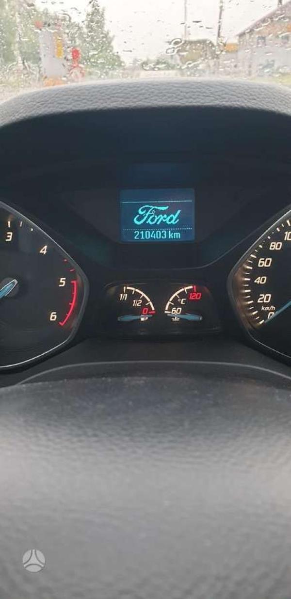 White Ford Kuga 2015 in Taurage, with an engine capacity of 2.00 L and mileage of 210 thousand km for 5500 €, photo 9 on AUTOMOTO.COM.LV
