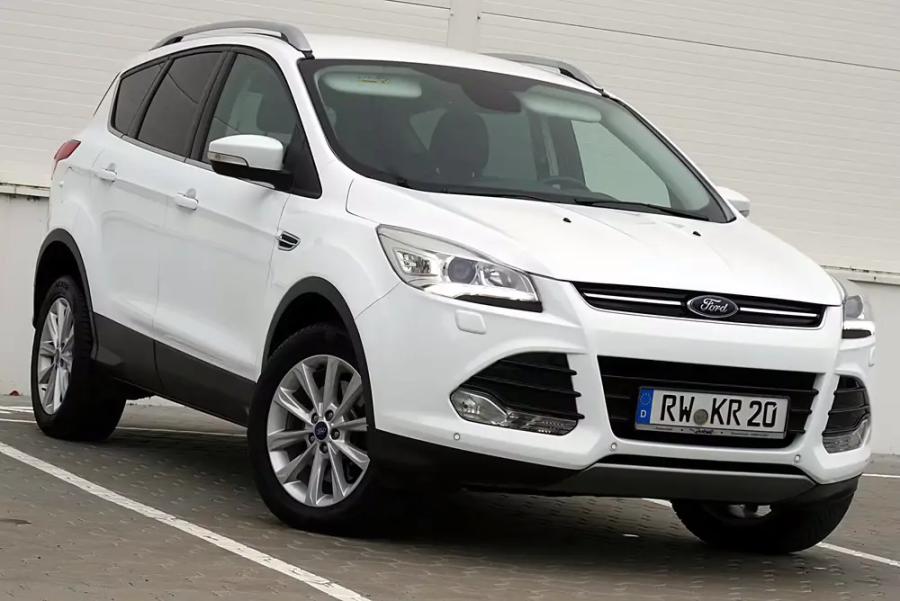 White Ford Kuga 2016 in Riga, with an engine capacity of 2.00 L and mileage of 158 thousand km for 7600 €, photo 3 on AUTOMOTO.COM.LV